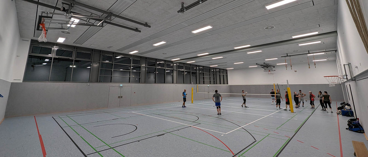 Nacharbeiten erforderlich: Warum die Luft in der sanierten Bröltalhalle ...